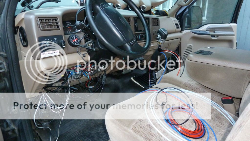 Digital dash / touchpad control of ARB lockers | Pirate 4x4